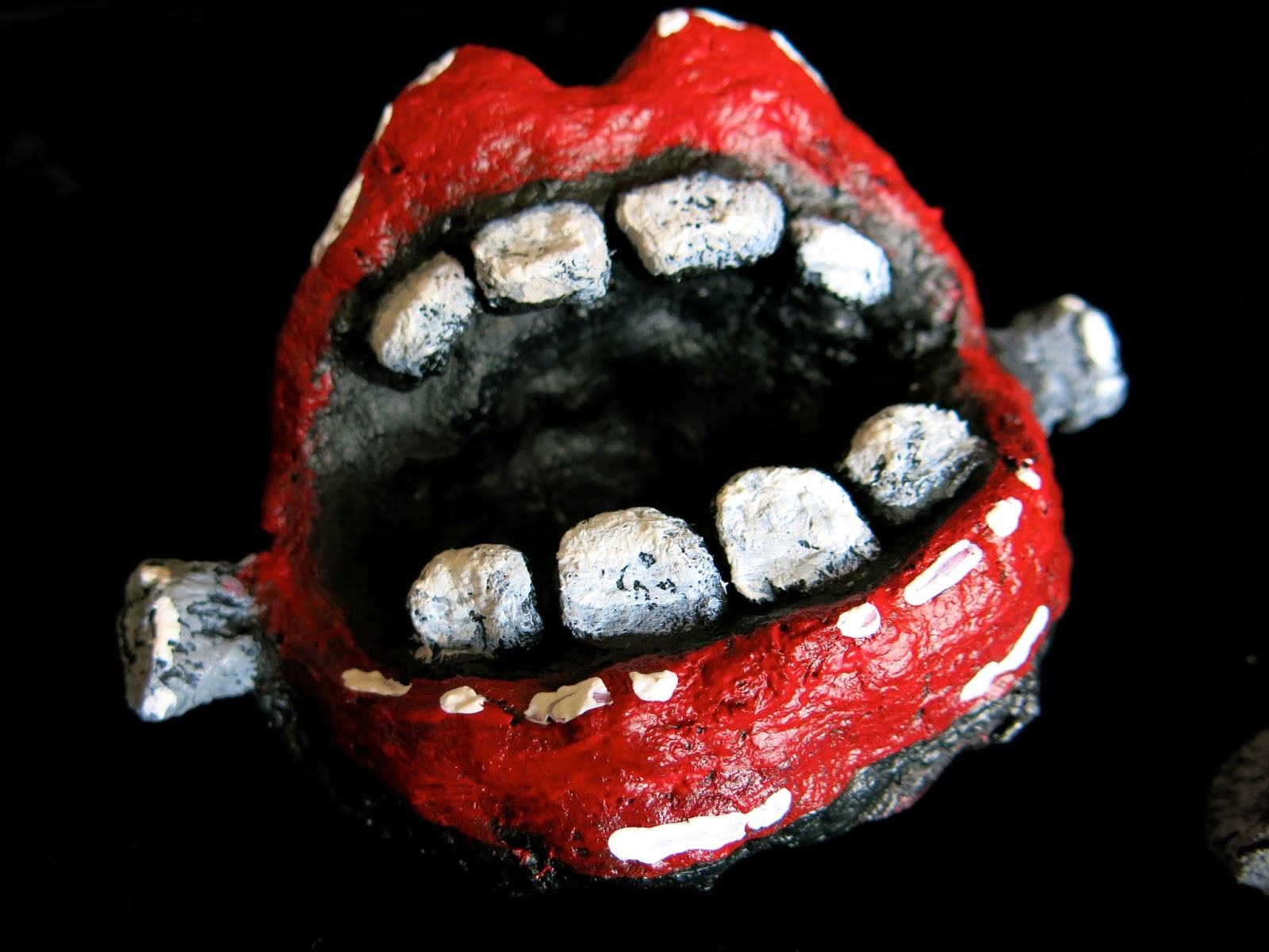 Cassie Stephens: How to Decorate for Halloween: Chatter Teeth!