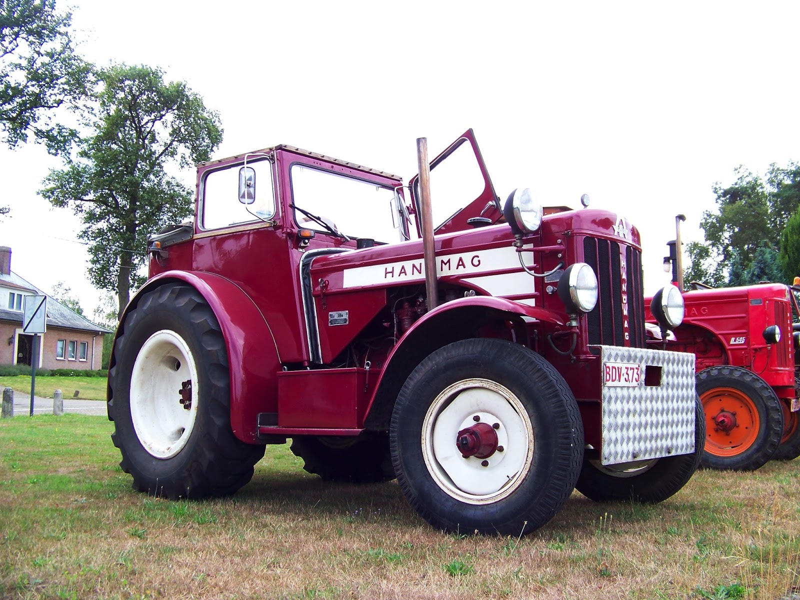 MOTORCYCLE 74: Classic tractors