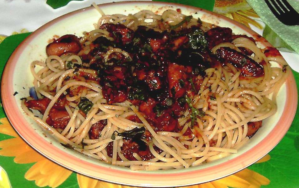 Pandora's Cooking: SPAGHETTI CON IL POLPO/ SPAGHETTI WITH OCTOPUS