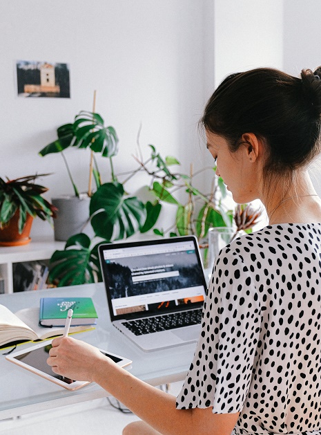 20 Inspirasi Setup Meja Kerja Minimalis di Rumah | Mood Bosster ...