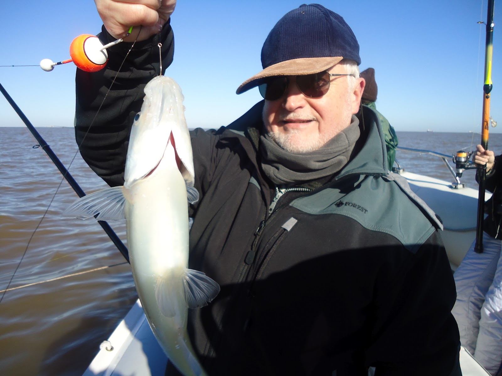 El Renegado Pesca en Berisso "Guia de Pesca Profesional": Boya Histone ...
