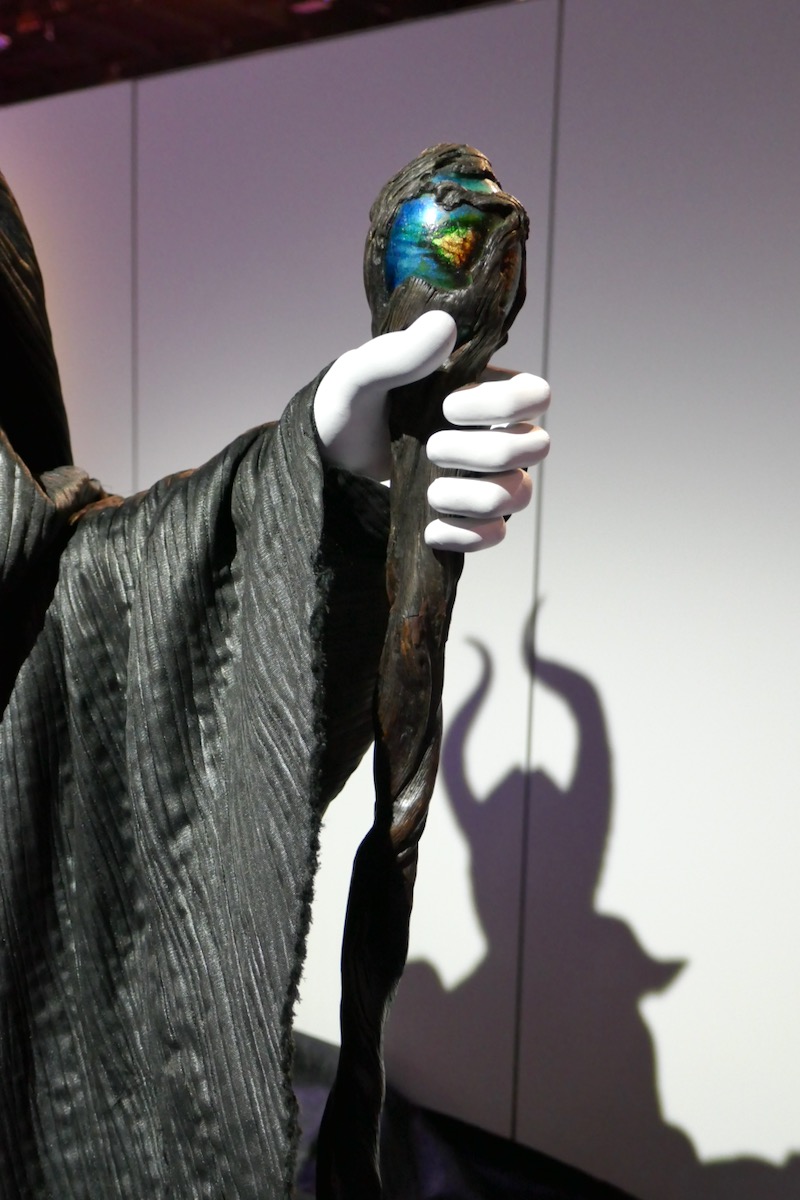 Hollywood Movie Costumes and Props: Angelina Jolie's 2014 Maleficent ...