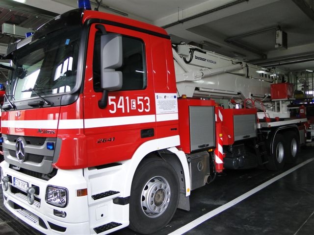 UNIA ROZWIJA !: W straży nowy wóz się zjawił, który bezpieczeństwo nam ...