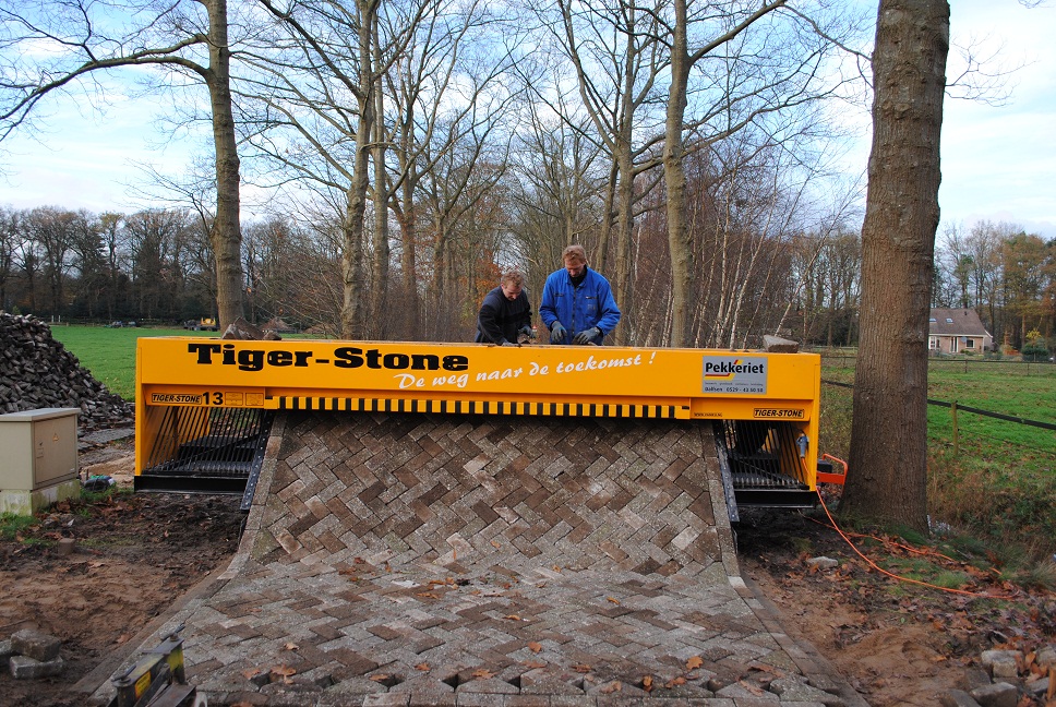 Tiger Stone machine: Tiger-Stone PHOTOS