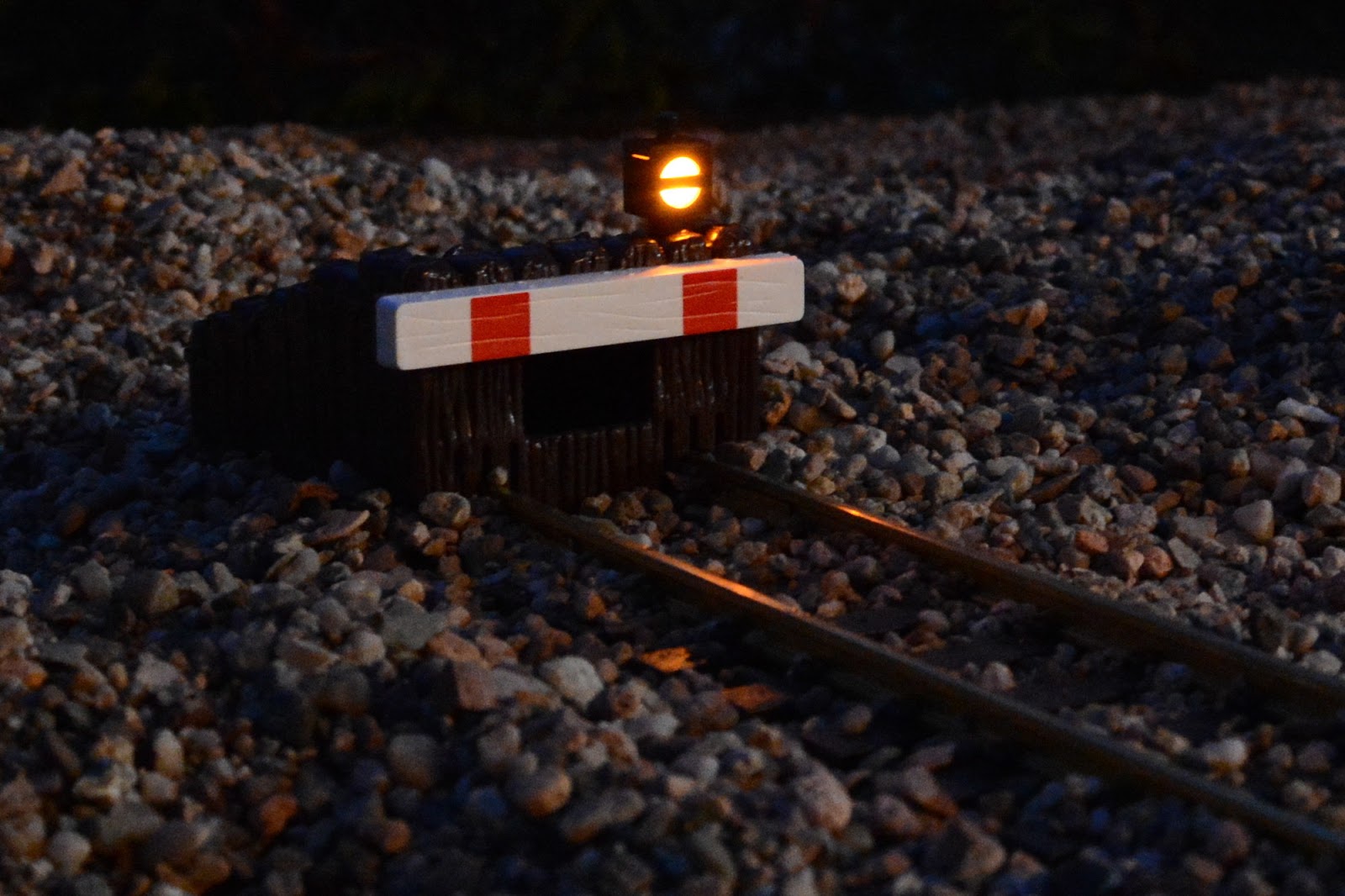 My Miniature Worlds: LGB 10310, G-Scale lighted track bumper