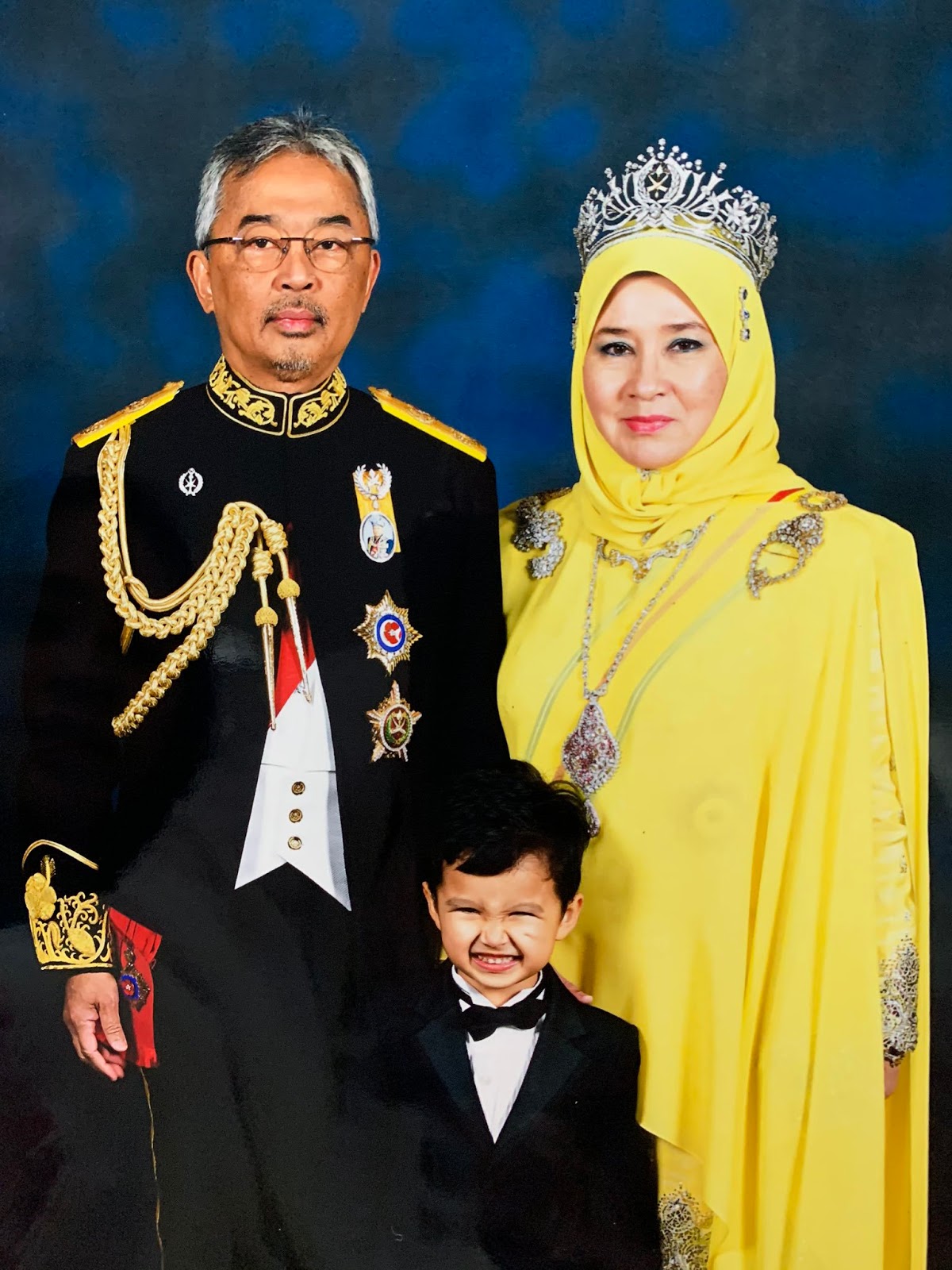 Gaya Yang di-Pertuan Agong Menghiburkan (4 Gambar)