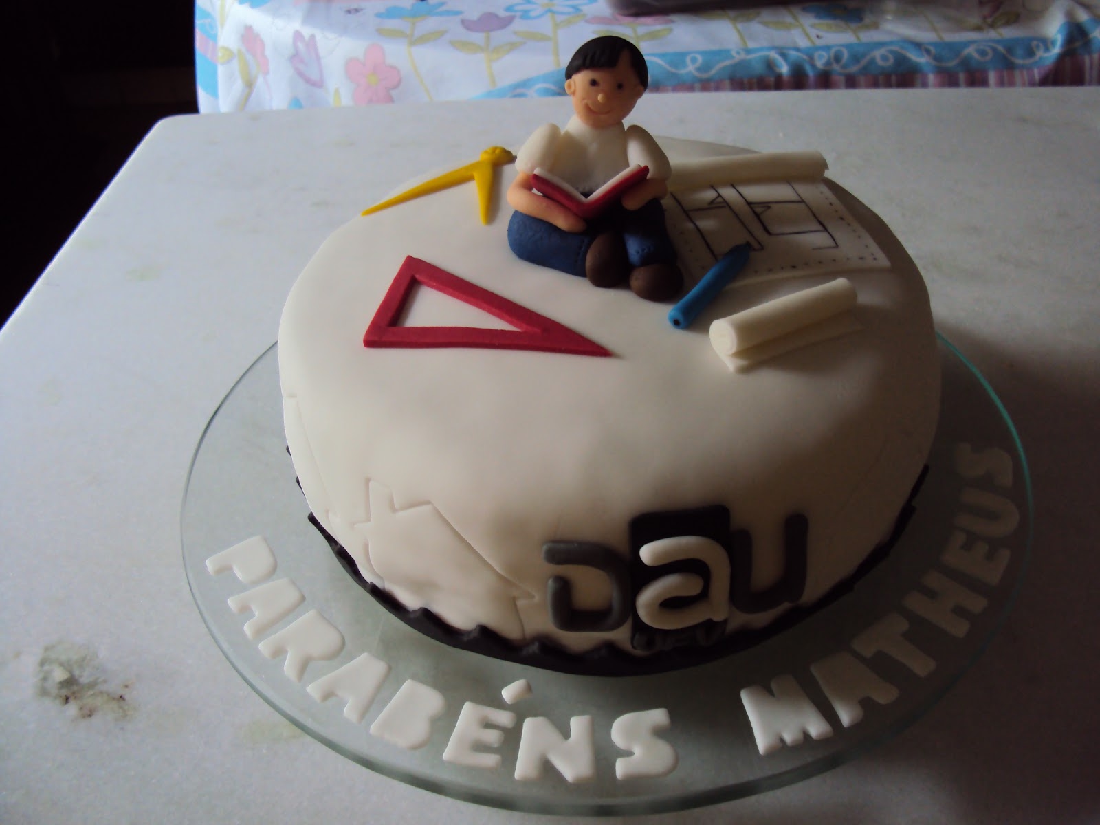 Maria da Consolação : Bolo estudante de arquitetura .Recheio trufa e ...