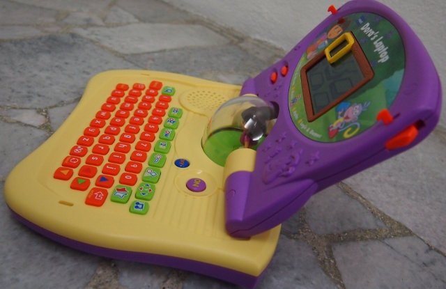 JuaiMurah: Vtech Dora The Explorer Talking Laptop