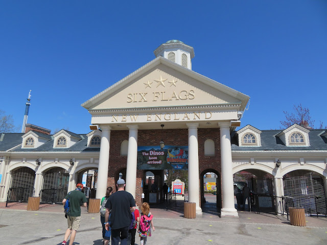 Review: Six Flags New England Dinosaurs Walk Through