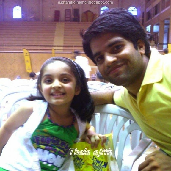 Ajith Daughter Anoushka With Fans New Tamil Movie Stills Images Hd Wallpapers Hot Pictures