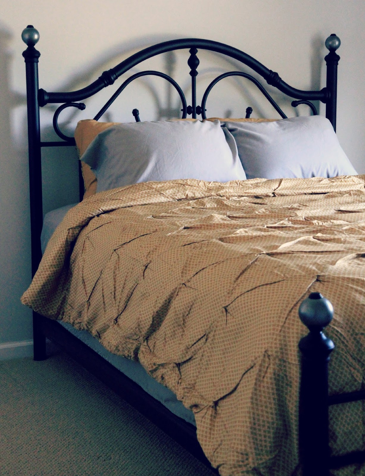 Interior Shareapy: Metal Bed Frame Makeover