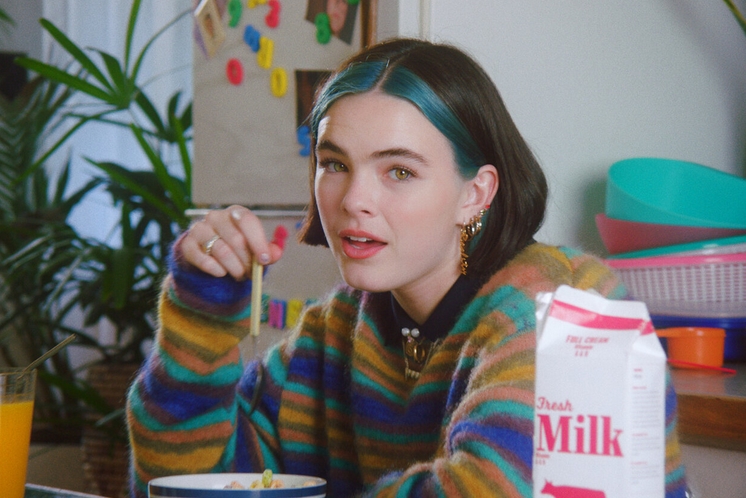 BENEE surpreende com seu novo single “Snail” - Keeping Track