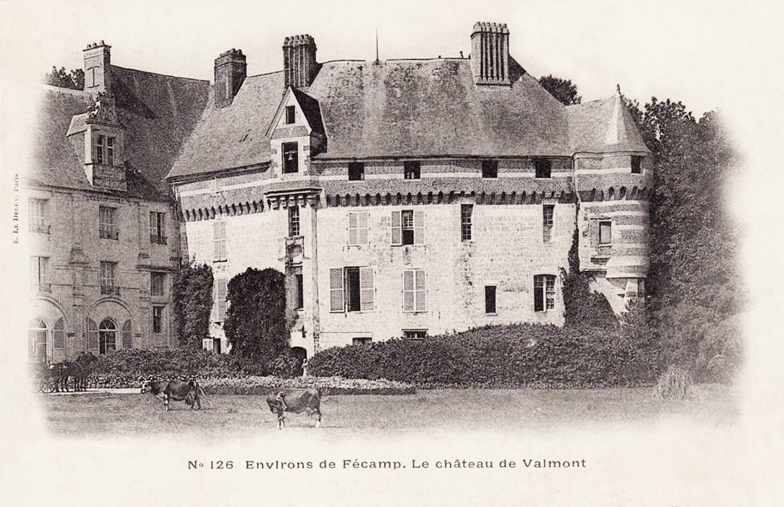 Manoirs du pays de Caux: Valmont, château d'Estouteville