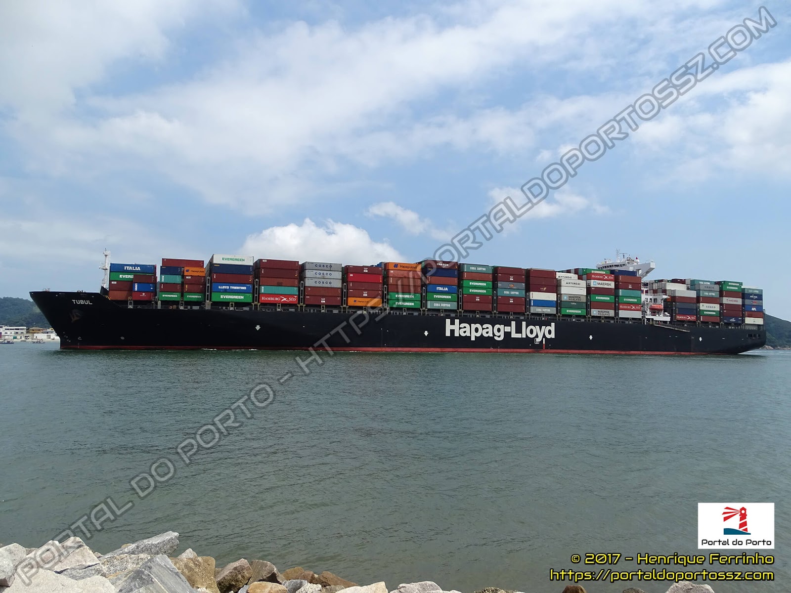 Tubul com as cores da Hapag-Lloyd - Portal do Porto