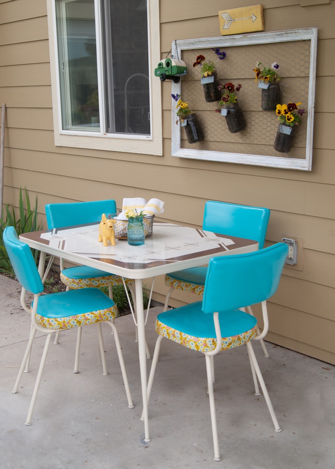 How to Make Over a Vintage Vinyl Dinette Set (using Spray Paint & Mod ...