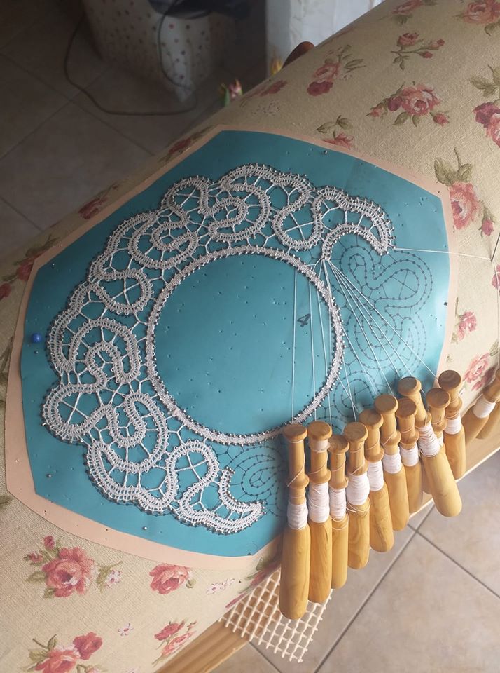 ENCAJERAS DE BOLILLOS DE BENALMÁDENA