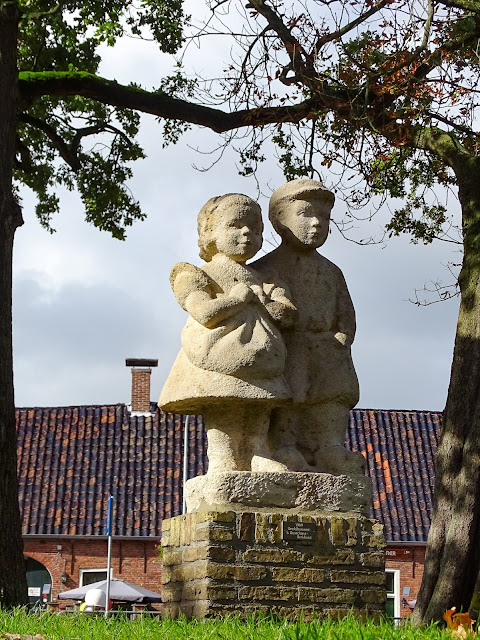 Fietsen, Wandelen & Fotograferen.: Roden, het dorp van Ot en Sien