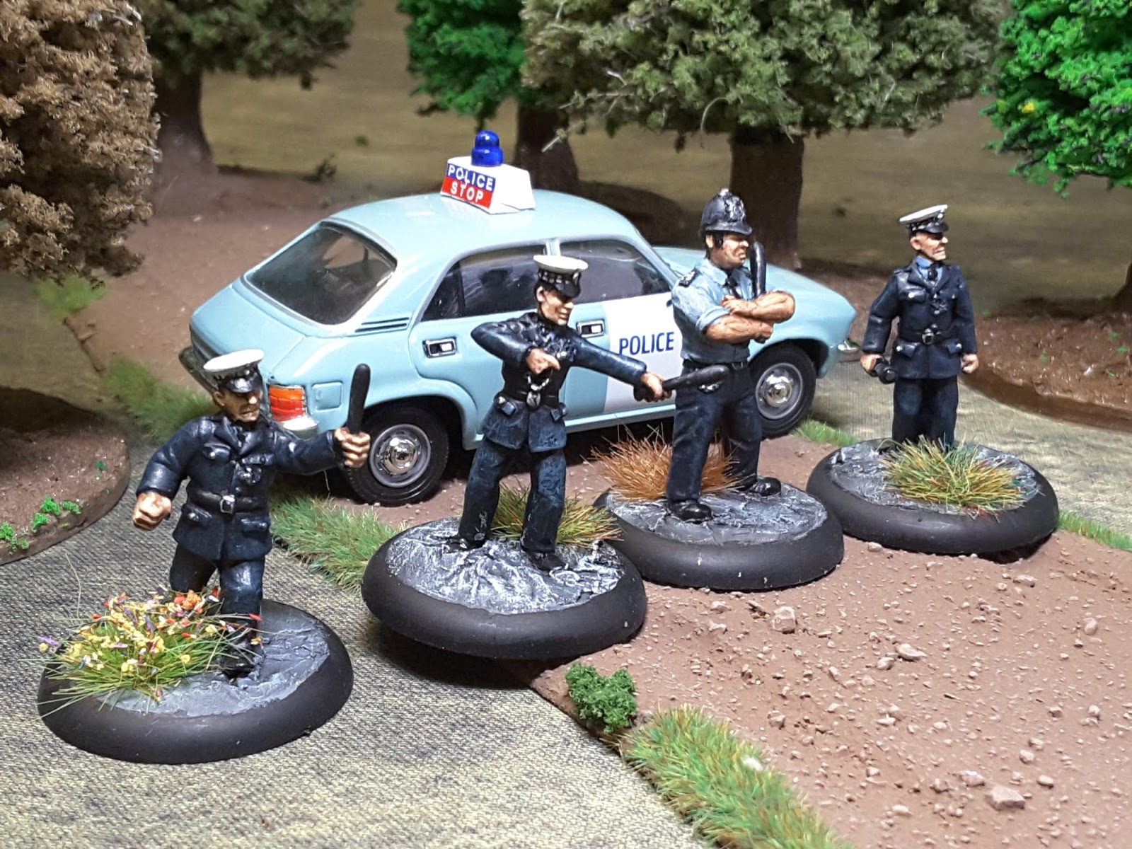 Yarkshire Gamer: 28mm 7tv British Police cast