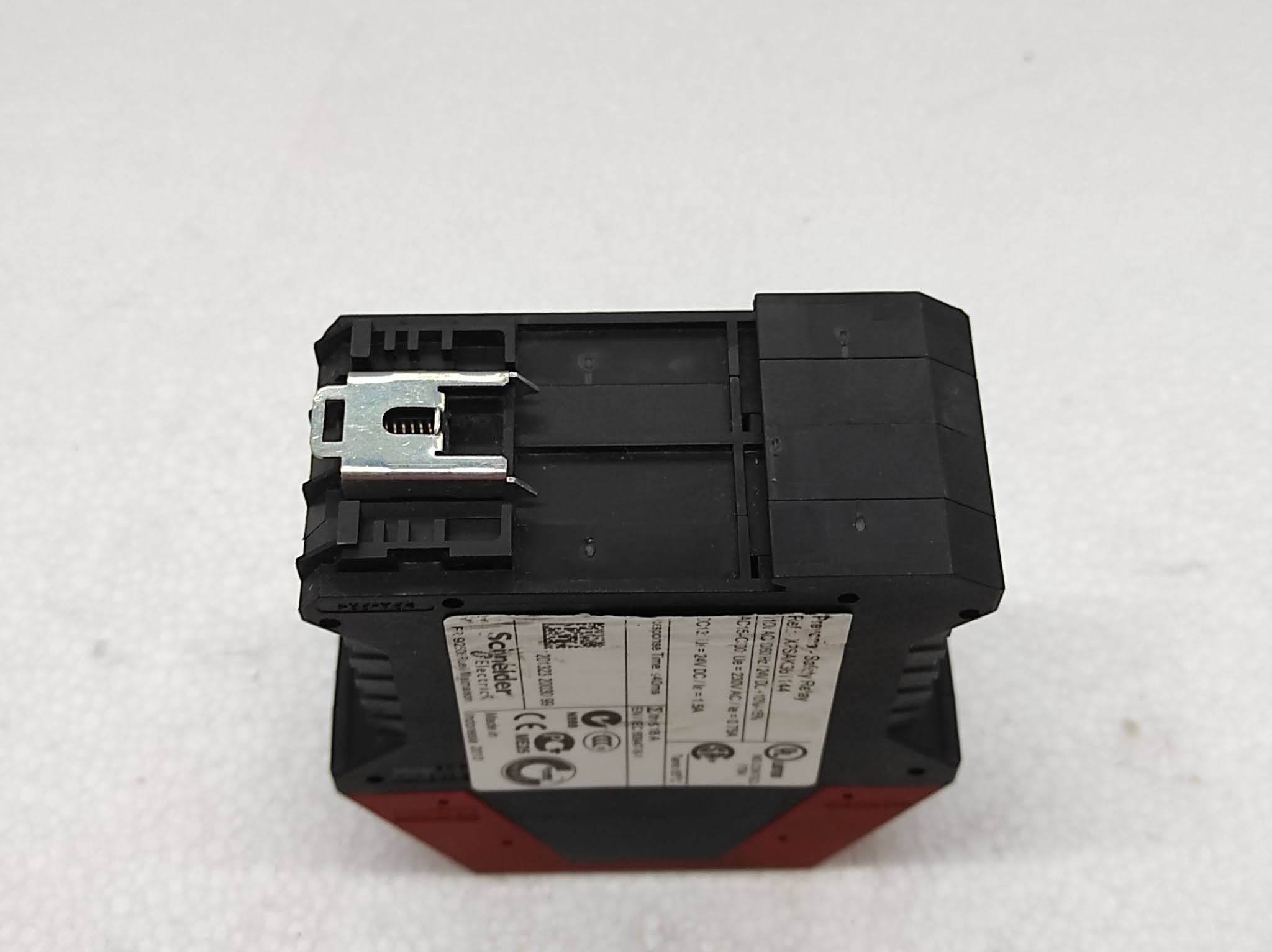 SCHNEIDER ELECTRIC XPS-AK SAFETY RELAY XPSAK361144 110VAC/24VDC