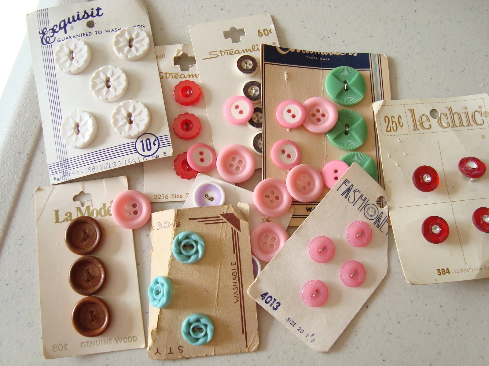 My Artsy Fartsy Life: Vintage Buttons Galore