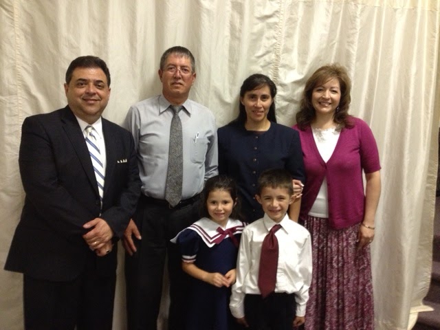 From the desk of Pastor Ortiz.../Del escritorio del Pastor Ortiz ...