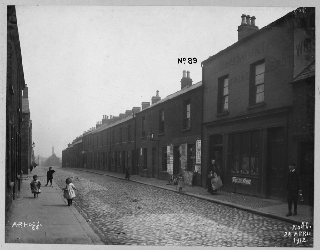 60 Amazing Vintage Photographs Capture Street Life in Belfast in the ...
