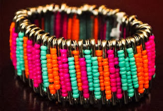 hasil produk daur ulang : Membuat Gelang Dari Manik-manik Bekas