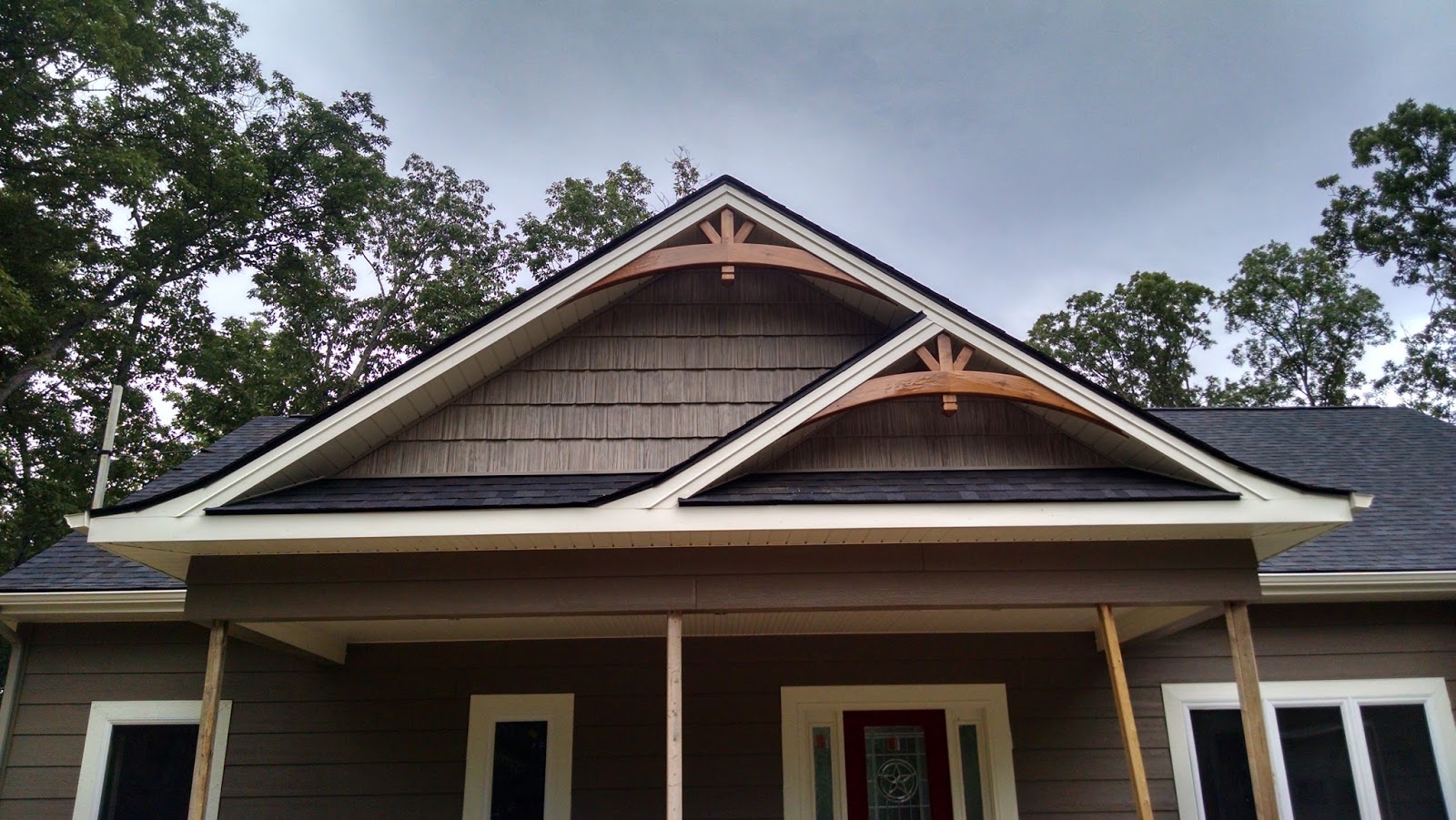 Our House on the Ridge: Cabinets, and Gables, and Decks! Oh my!!!