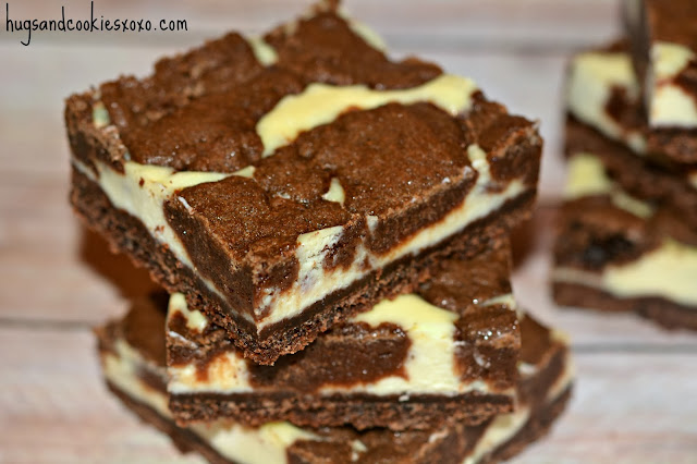 CHOCOLATE & WHITE CHOCOLATE CHEESECAKE COOKIE BARS - Hugs and Cookies XOXO