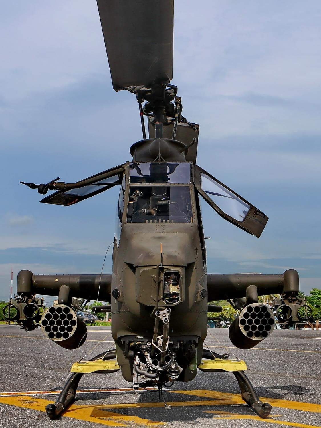 THAIDEFENSE-NEWS: ประมวลภาพ AH-1F Cobra และ AS550 C3 Fennec