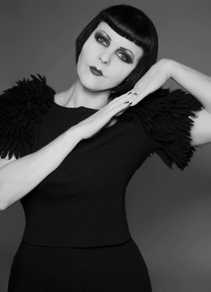 GLAMOURAMA DING DONG!!: 1920's vamp make up and hair