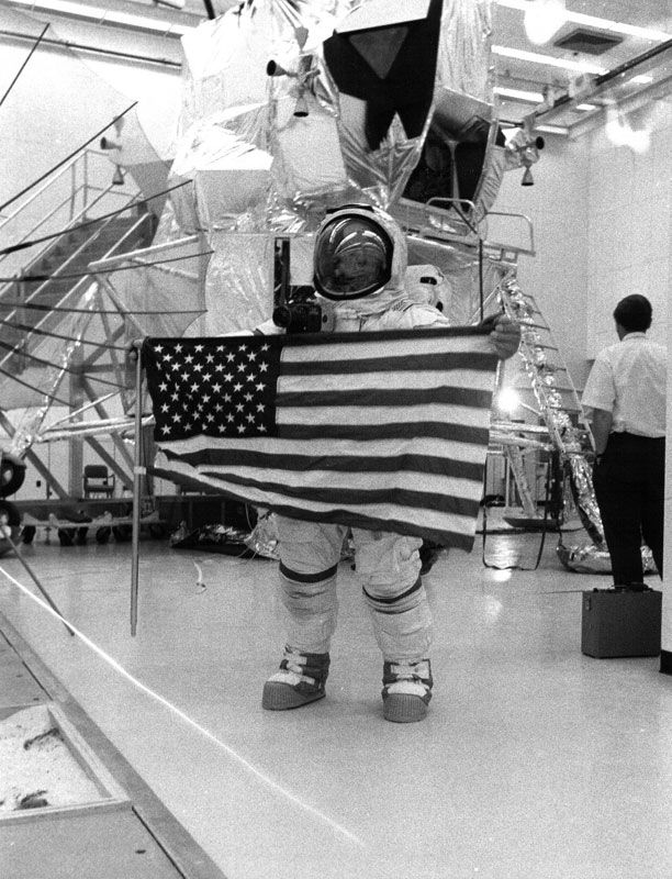Apollo 14 Timeline: 1970/08: Prosegue la preparazione dei tre uomini di ...