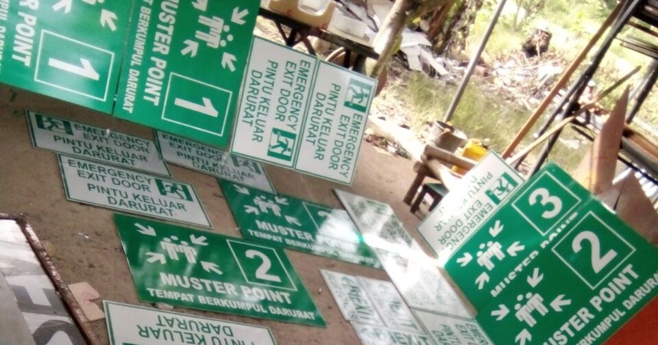Rambu jalur evakuasi, titik kumpul, muster point, dll