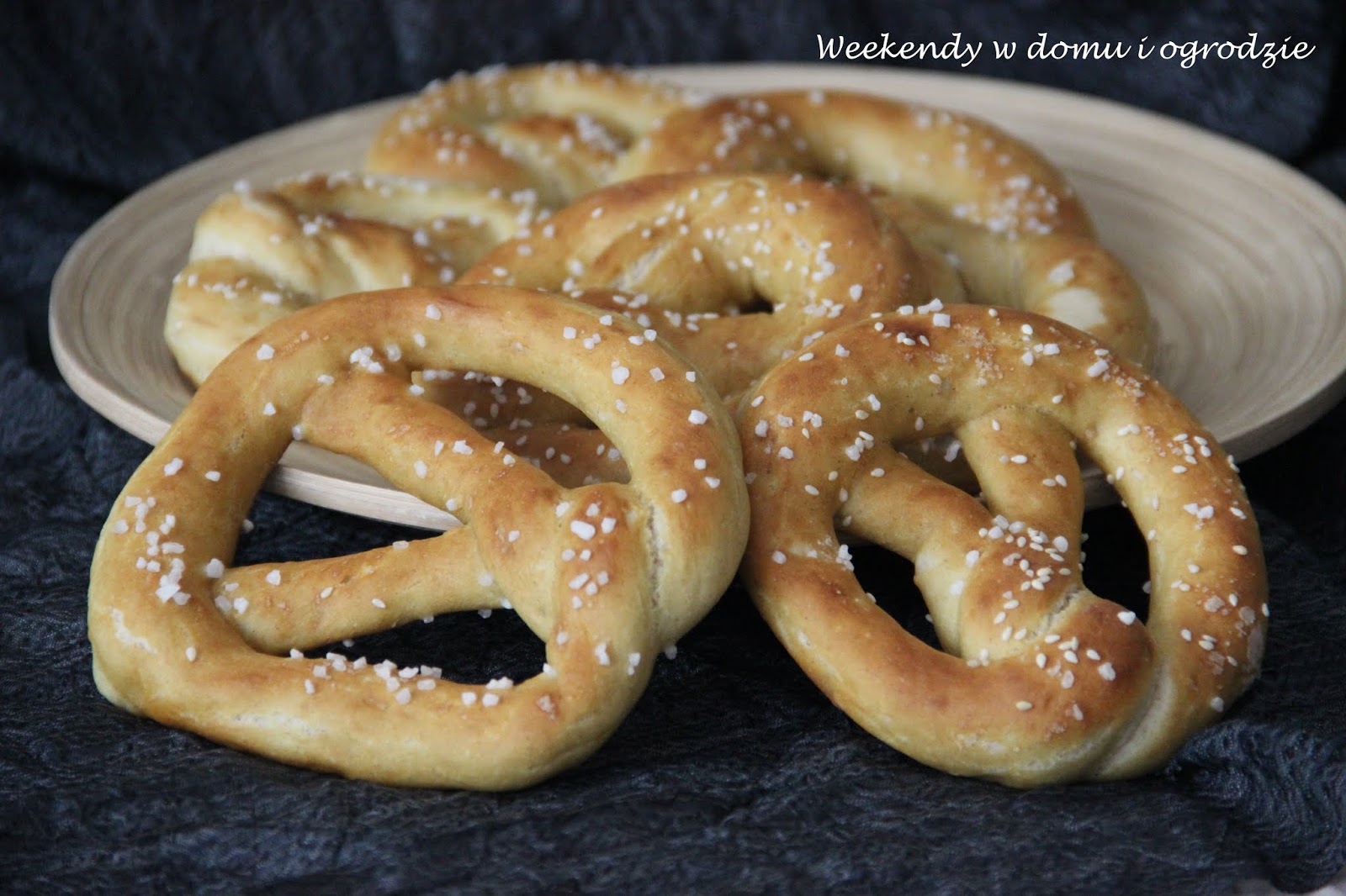 Weekendy w domu i ogrodzie: Precle w kwietniowej piekarni