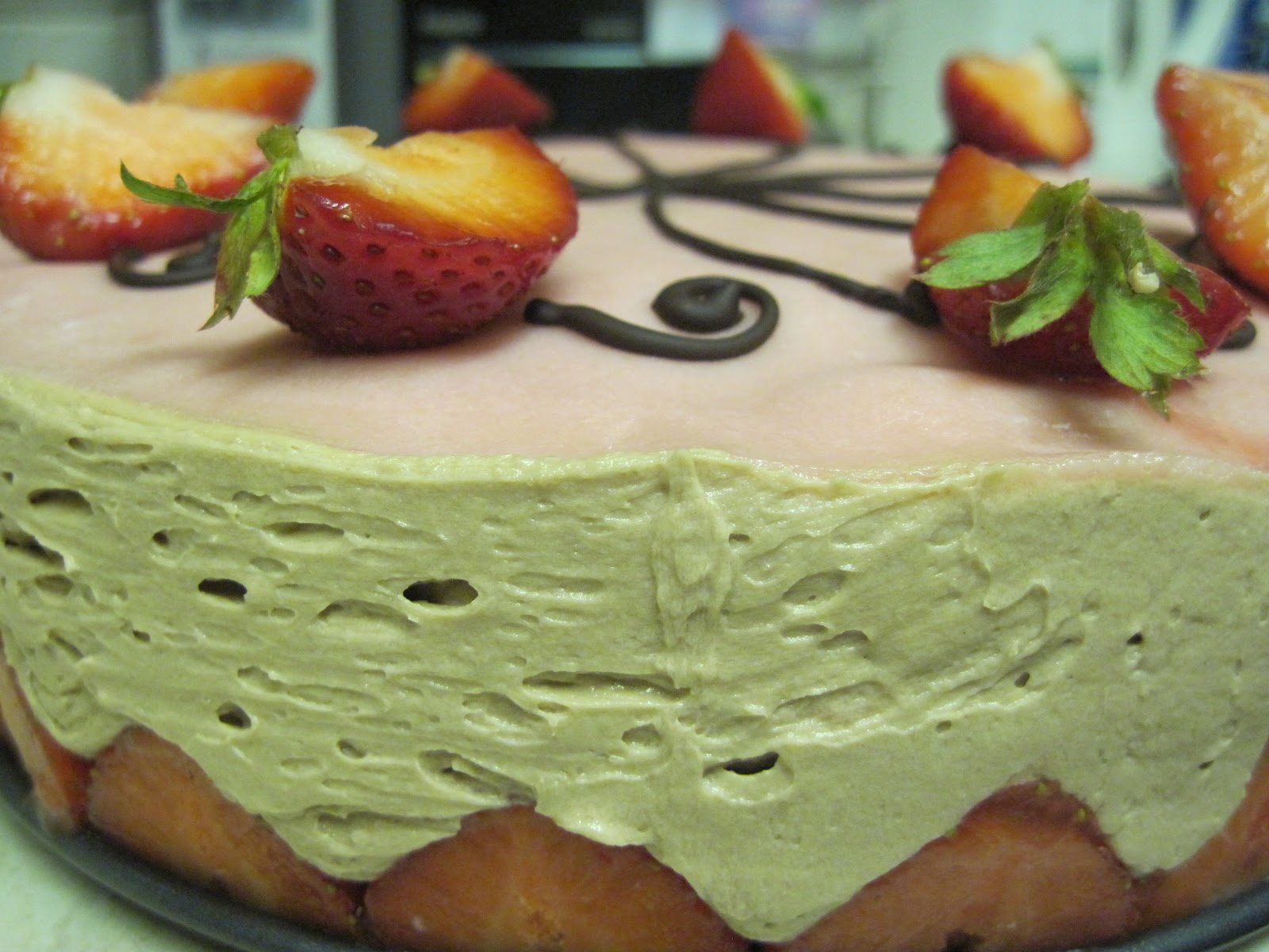 The Sugar Lump: Strawberry & Chocolate Genoise Cake