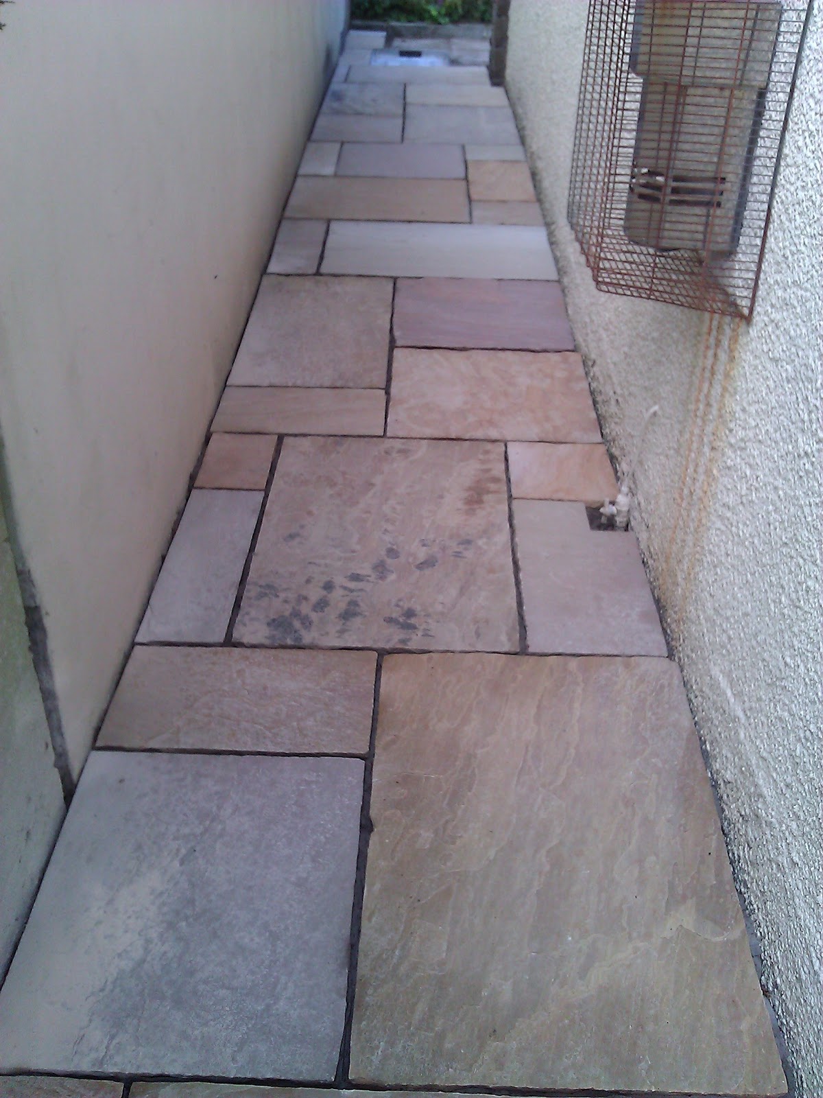 CWM LLYNFI BRICKLAYING : HARVEST natural stone slabs