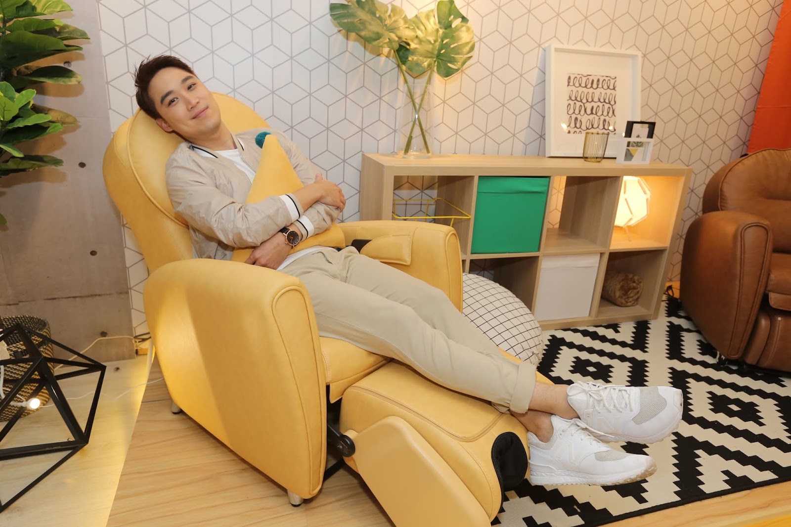 儀在1102: OSIM首推最精巧的uDiva 2智能沙发，集合沙发、按摩椅和躺椅的三重功能