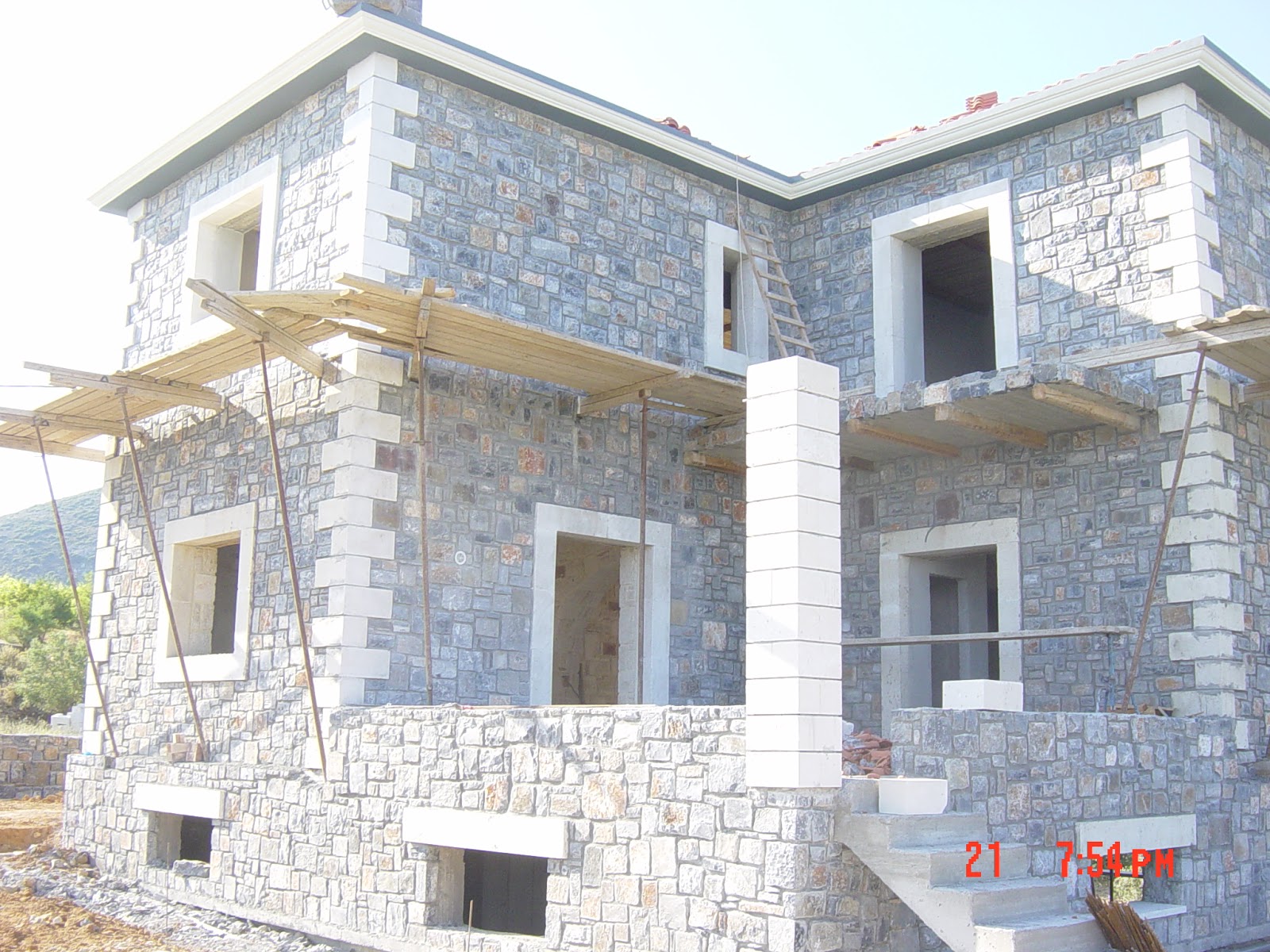 ΚΤΙΣΜA (ΕΛΛΗΝΙΚΑ): ΠΕΤΡΙΝΗ ΚΑΤΟΙΚΙΑ - ΒΑΣΙΛΕΙΕΣ ΗΡΑΚΛΕΙΟΥ
