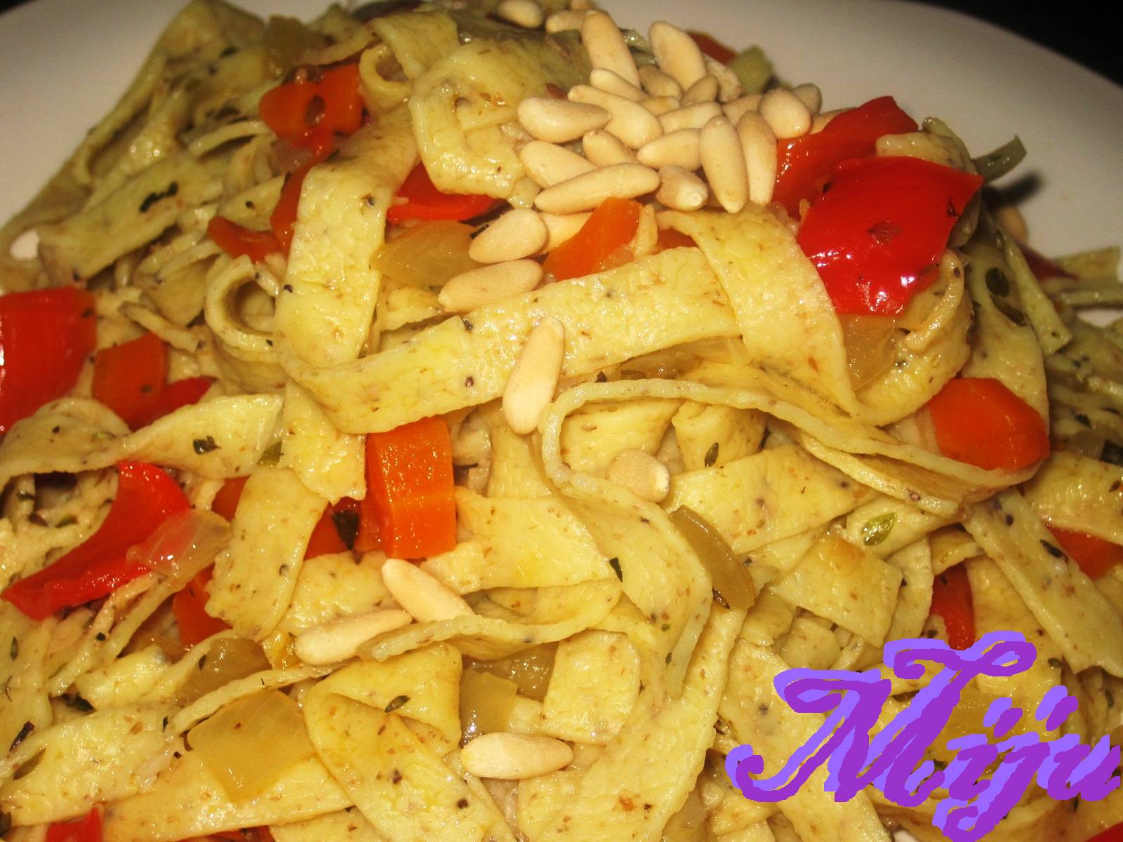 EL BOCADO DE LA HUERTA: PASTA FRESCA CON SEMILLAS DE SESAMO