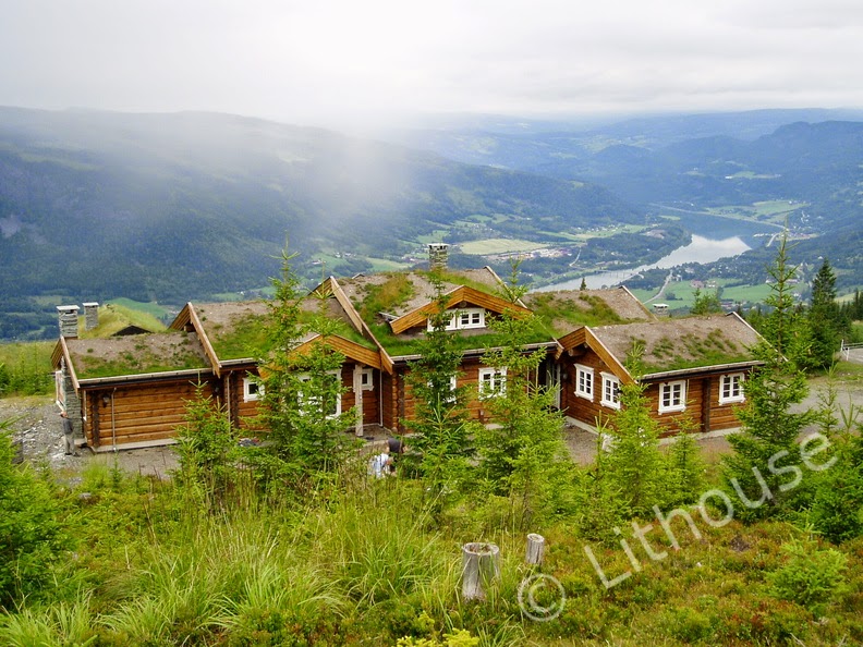 Building Eco Wooden House: SCANDINAVIAN STYLE LOG HOUSES