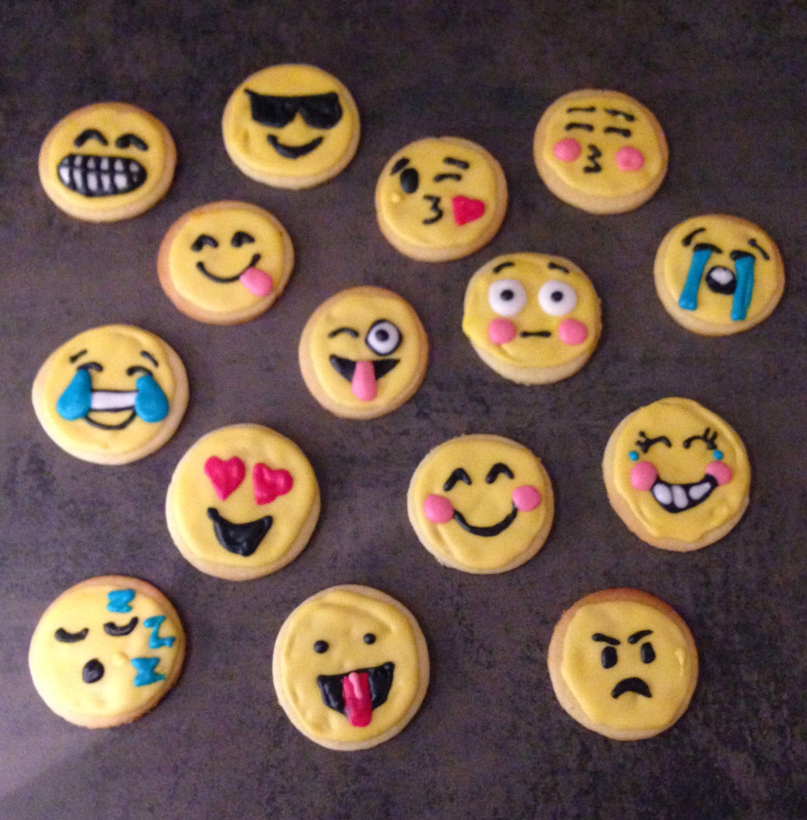 Marlenes kaker og design: Amerikanske sugar cookies- pyntet som smileys