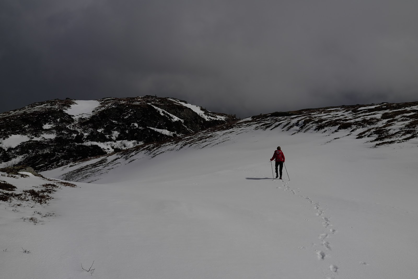 Vest: TUR TIL TINGVOLL OG KJERKEBERGET.