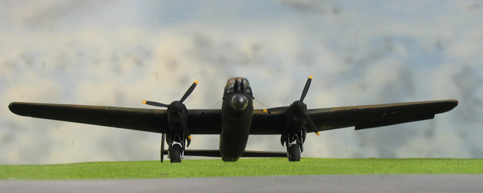 Happyscale-Modellbau: AVRO 679 Manchester - scratch-conversion 1/72