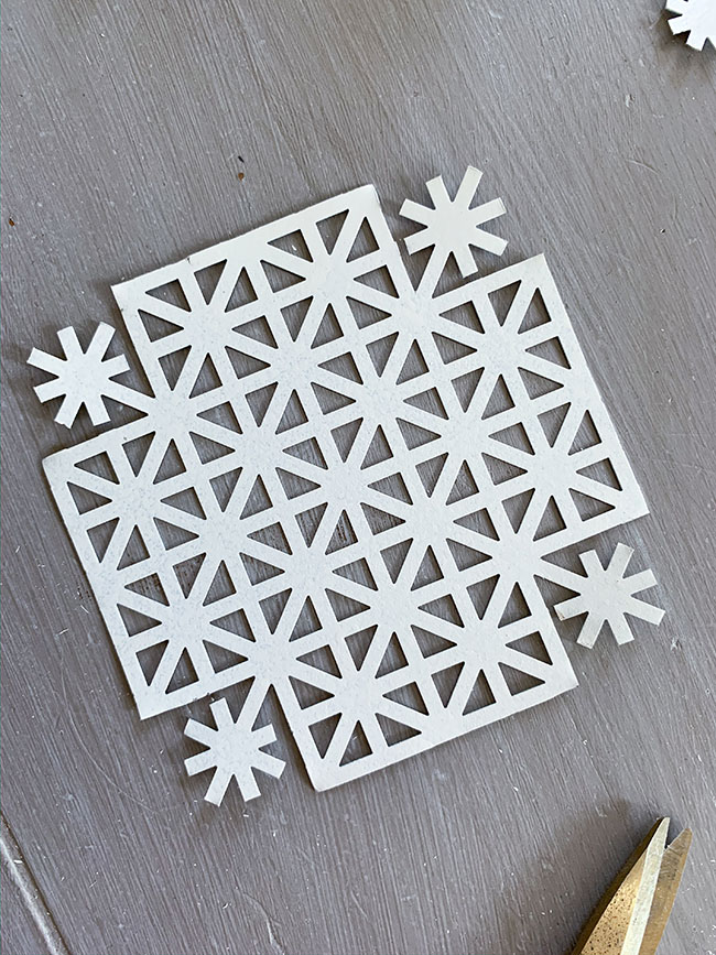 DIY - Metal Snowflake Ornaments - Remodelando la Casa