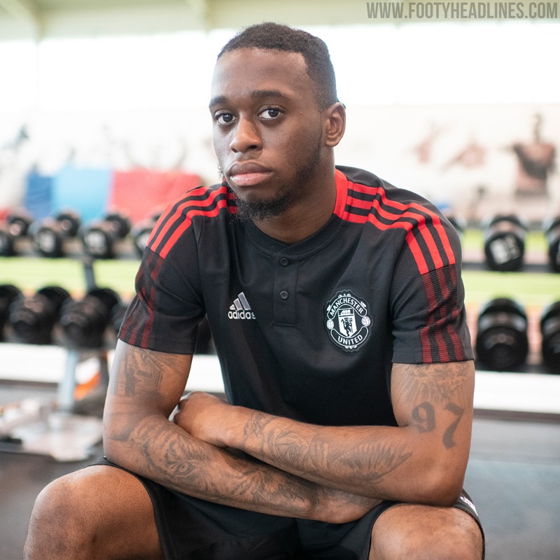 Insane Manchester United 21-22 Pre-Match Jersey + Training Jerseys ...