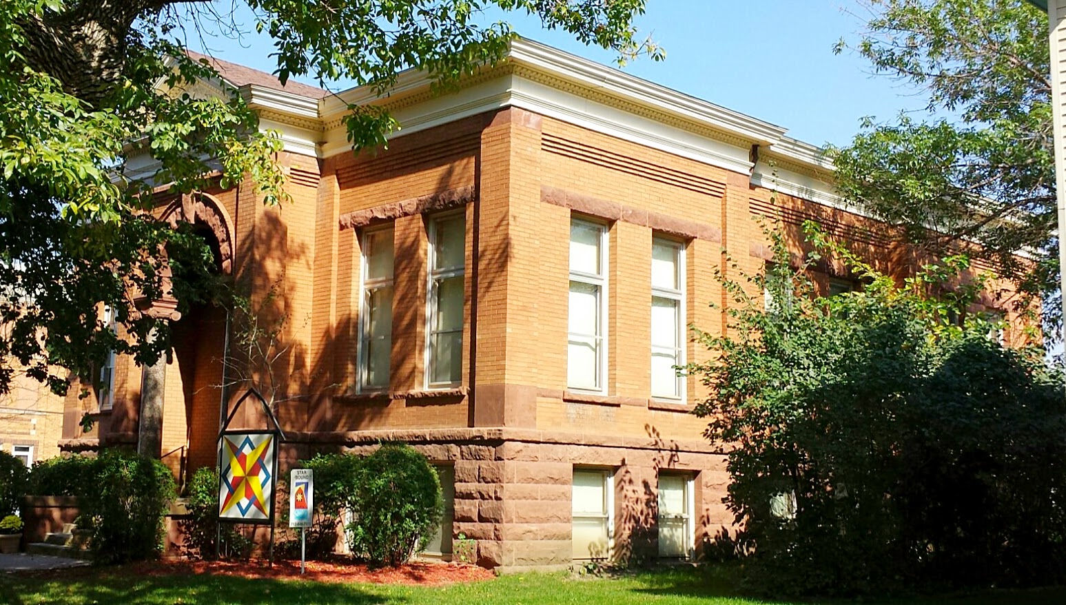 History and Culture by Bicycle: Carnegie Libraries: Le Mars Library/Art ...