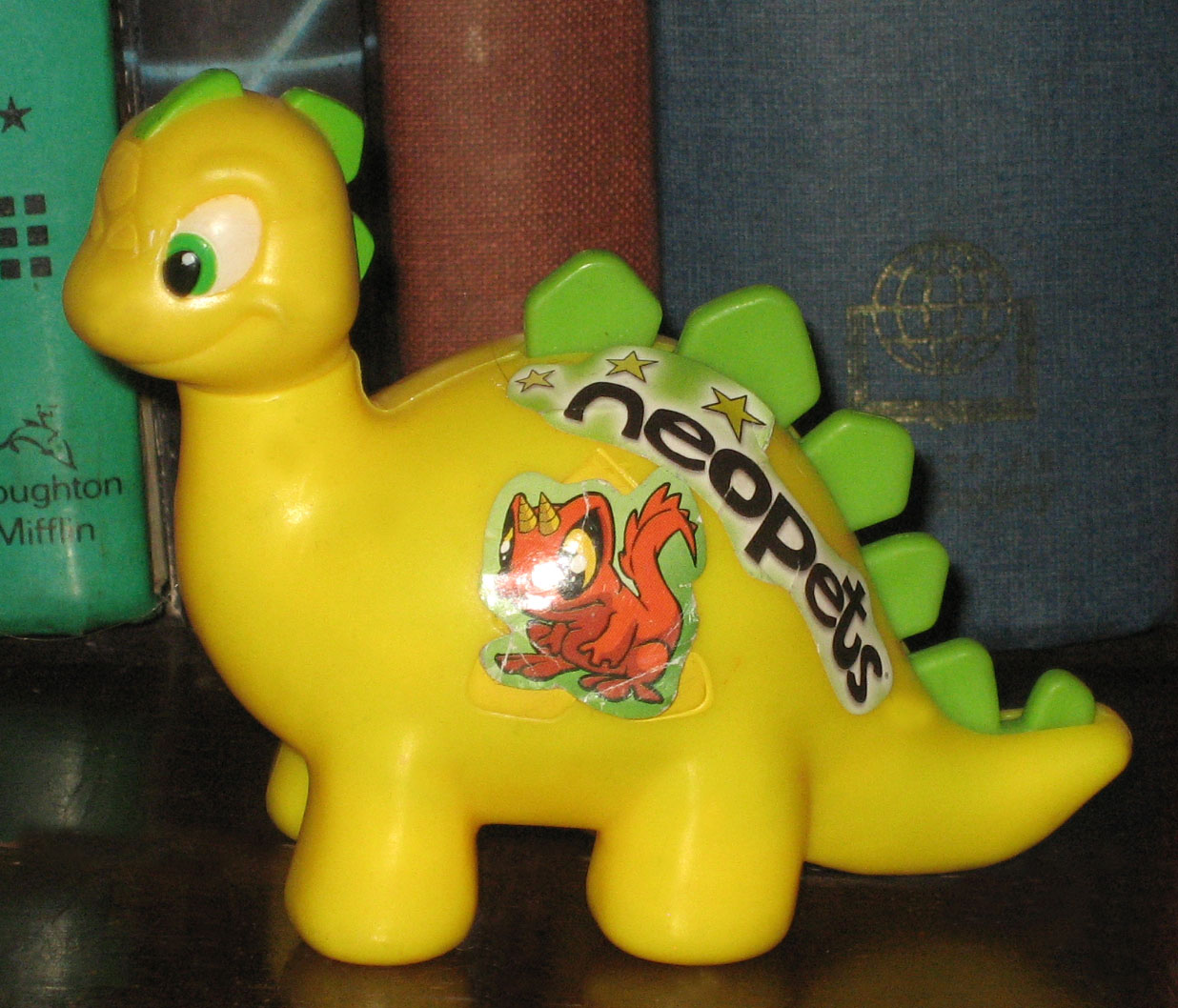 Percy's Fast Food Toy Stories : Yellow Dino - Neopets - BK