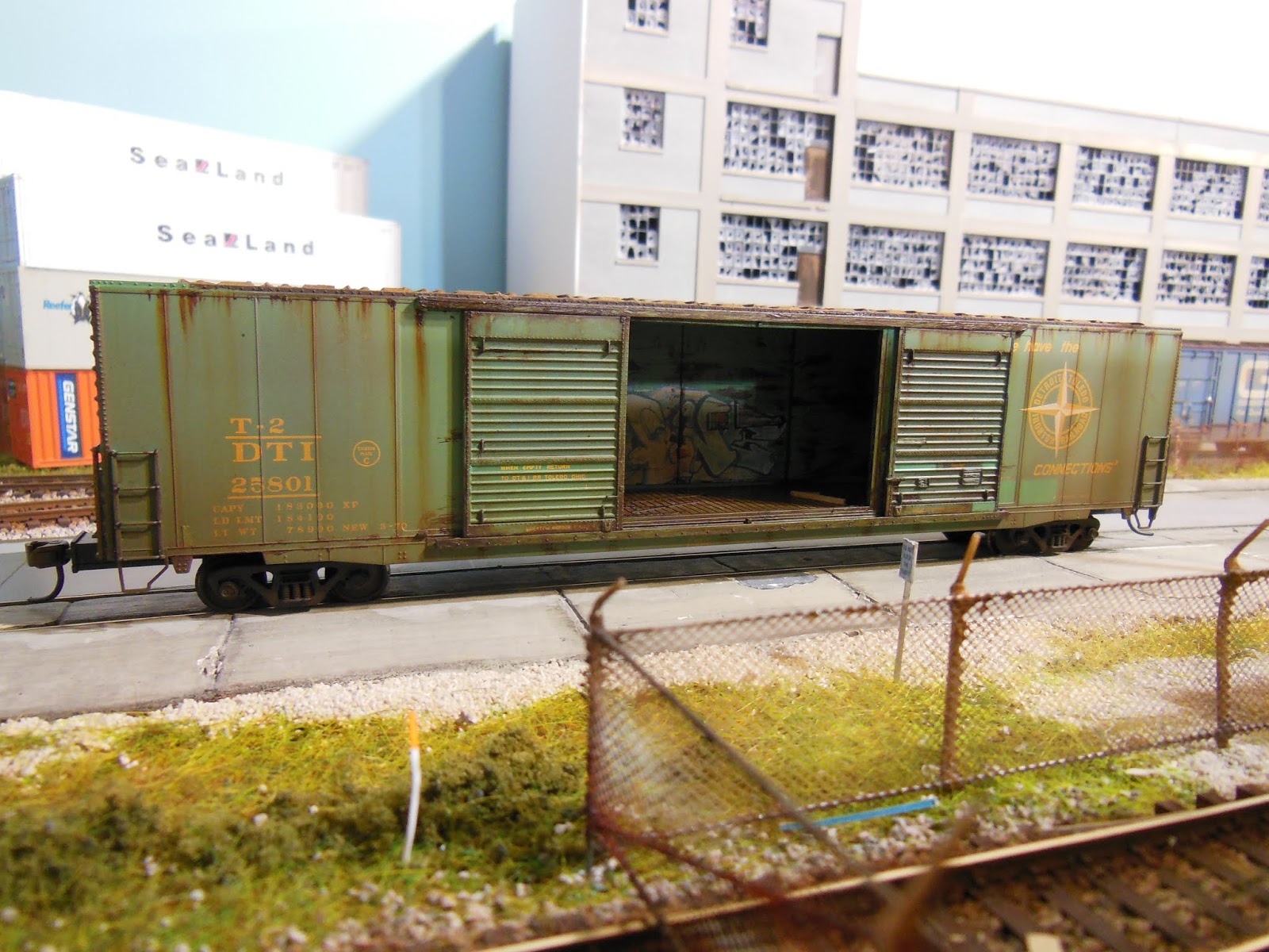 JSSX Railway: 60 Foot DT&I Boxcar Weathered