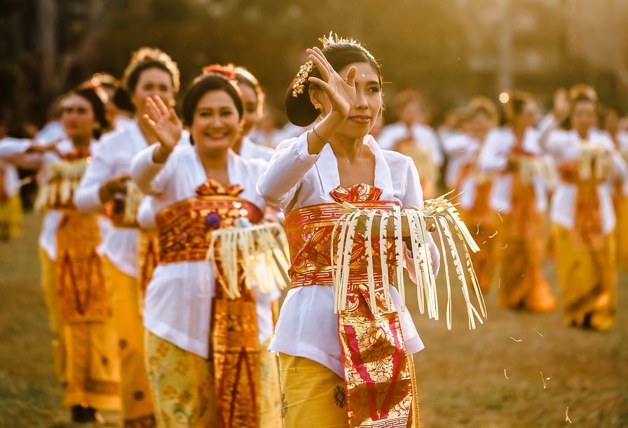 100 Pantun tentang Seni Tari Tradisional Adat Istiadat Daerah di ...