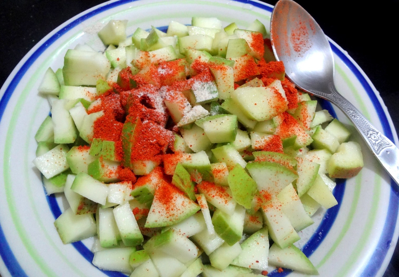Food-Home-Living: Easy Cut Mango Pickle